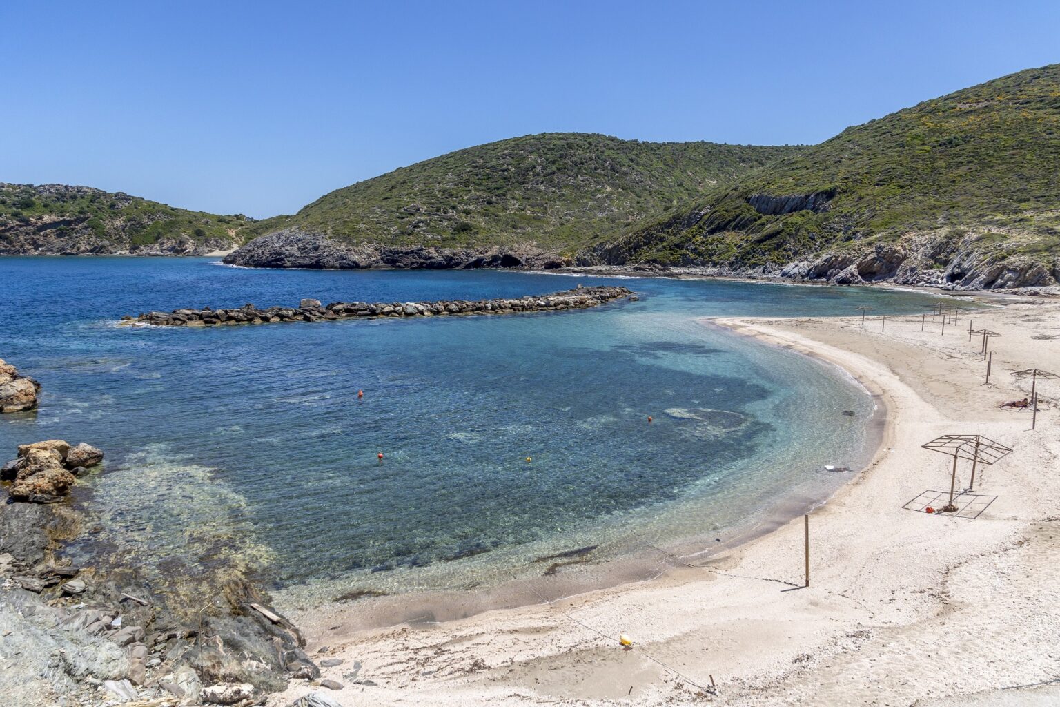 παραλίες Εύβοια μπλε νερά βραχονησίδες καταρράκτες ρέματα | travel.gr