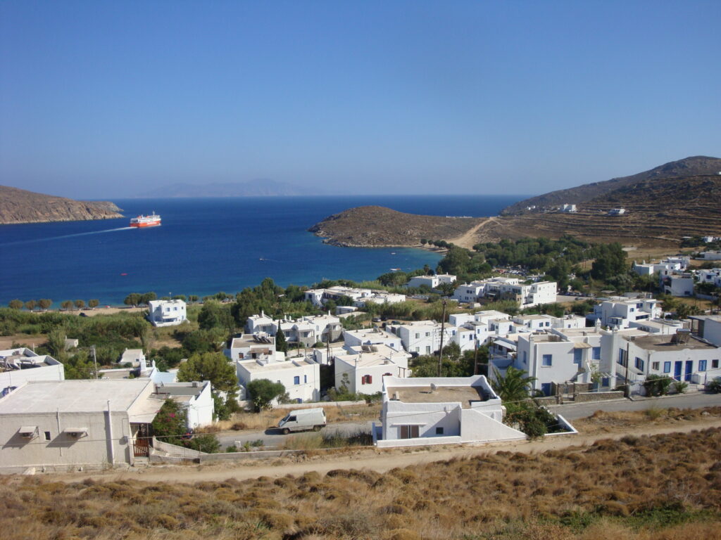 Σέριφος «κρυμμένο» πετράδι Αιγαίου μοσχοβολάει καλοκαίρι | travel.gr