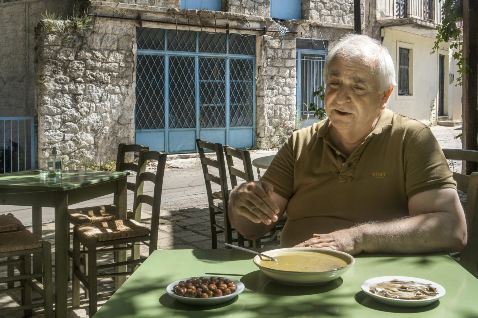 | travel.gr Εγκλουβή: Στο χωριό της Λευκάδας με τις πιο νόστιμες φακές