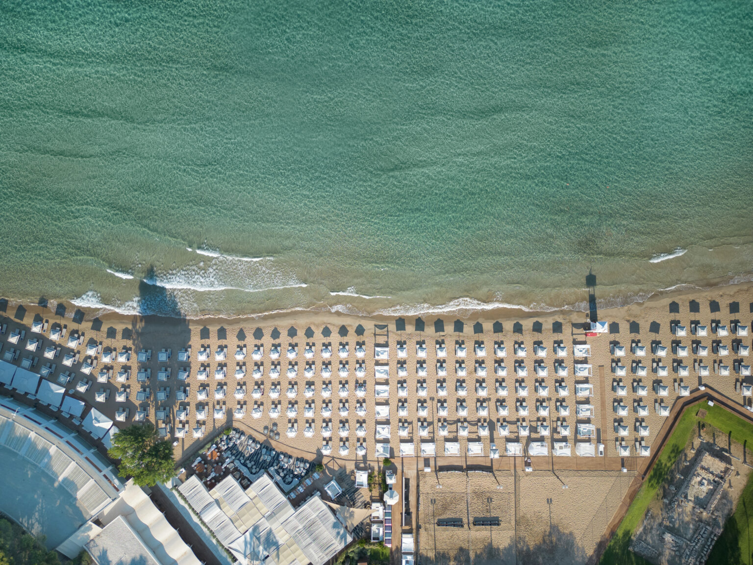 Astir Beach: Η σταρ της Αθηναϊκής Ριβιέρας| travel.gr