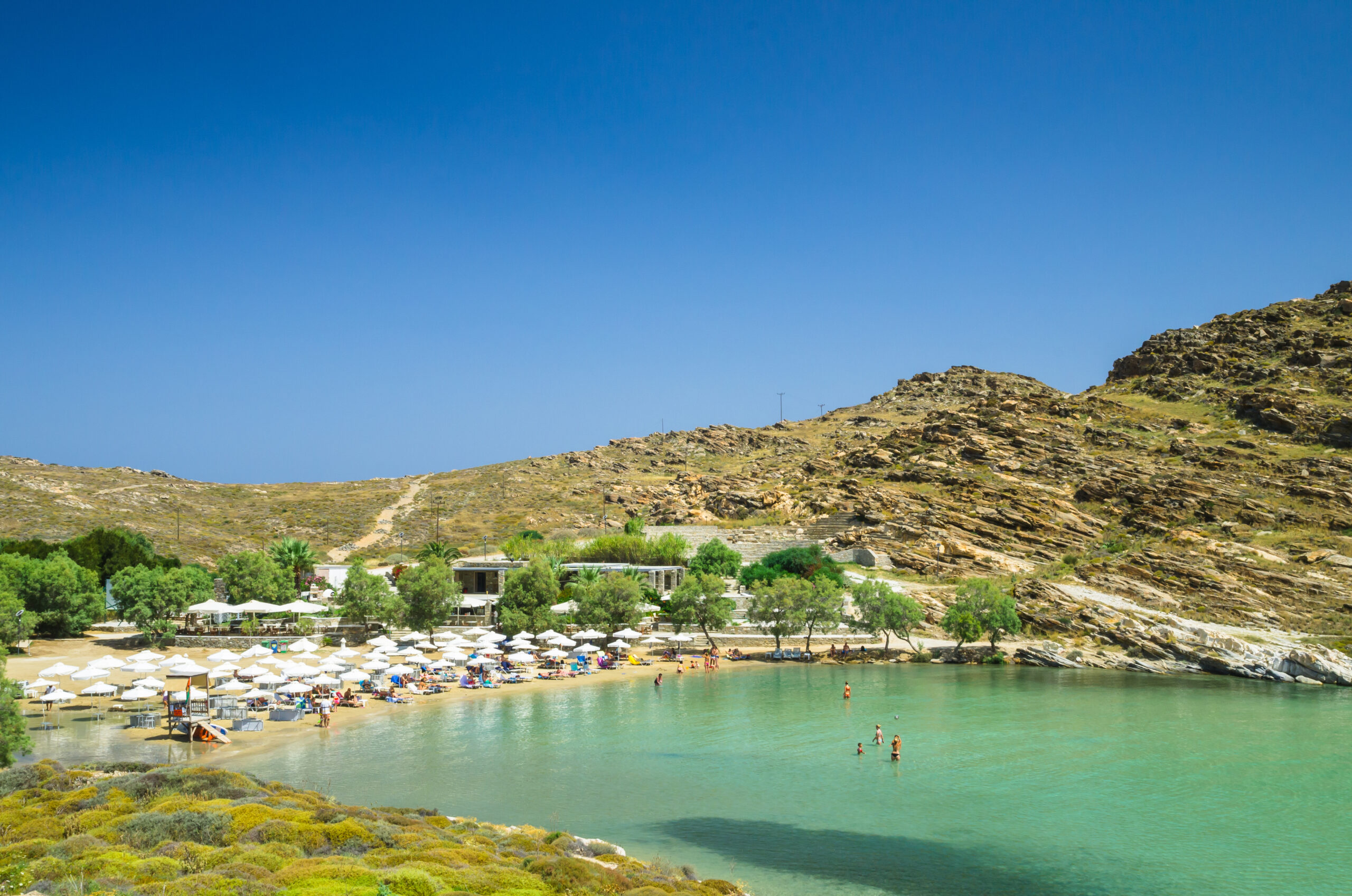 10 Greek beaches with very shallow waters