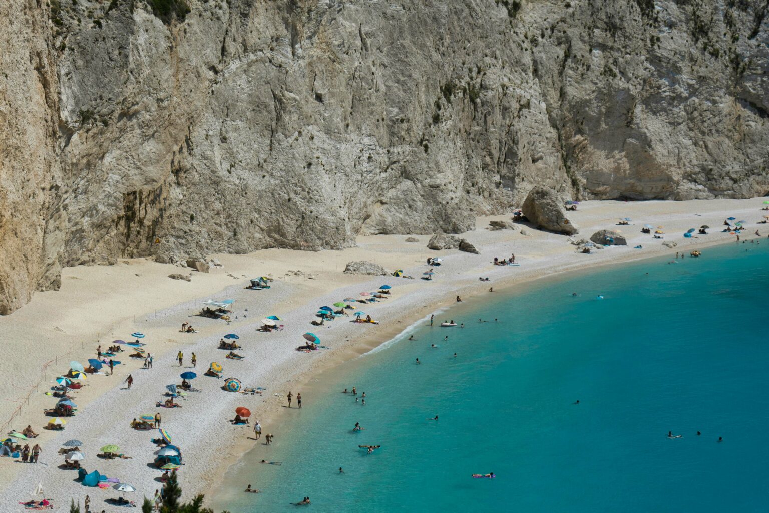 | travel.gr Οι παραλίες της Δυτικής Λευκάδας - Ωδή στο απέραντο γαλάζιο