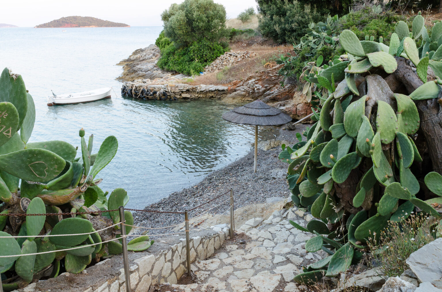Τριζόνια: Το μοναδικό νησί του Κορινθιακού που κατοικείται | travel.gr