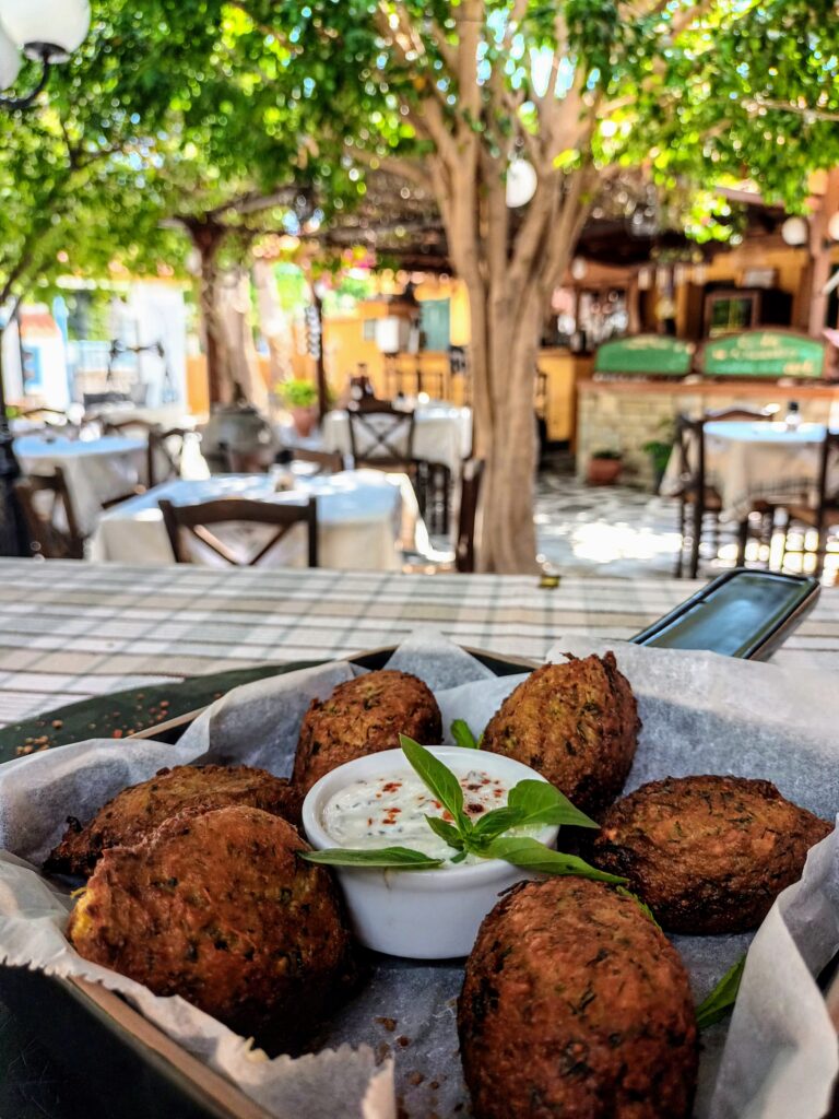 Η γαστρονομική παράδοση που γίνεται (και) gourmet στην Σάμο | travel.gr
