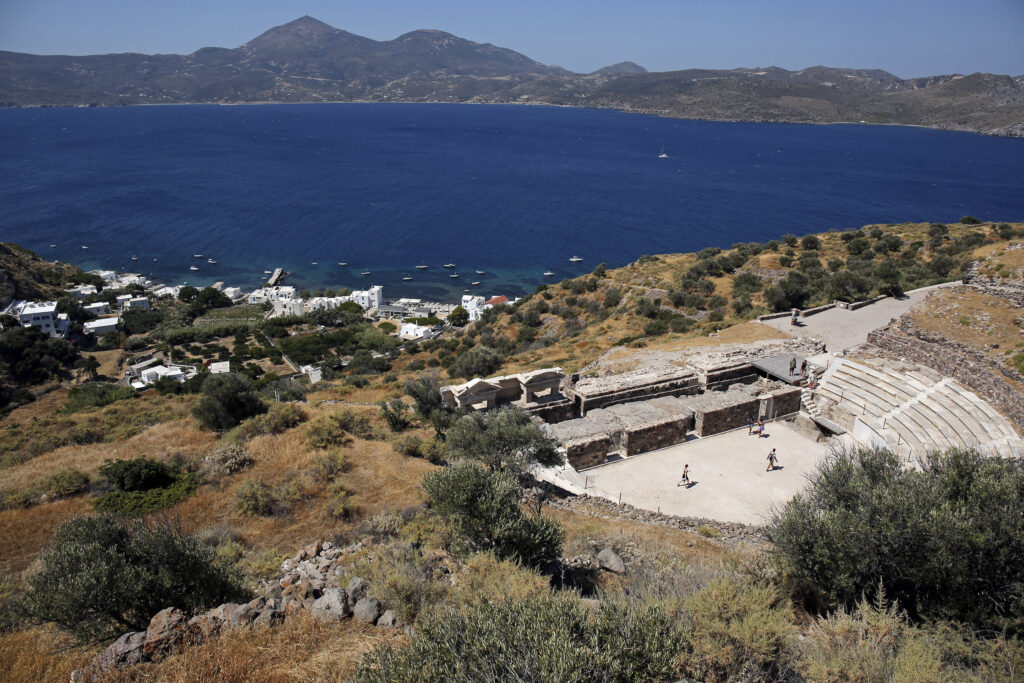 Unveiling the Best of Milos: Guided Tours by Locals| travel.gr
