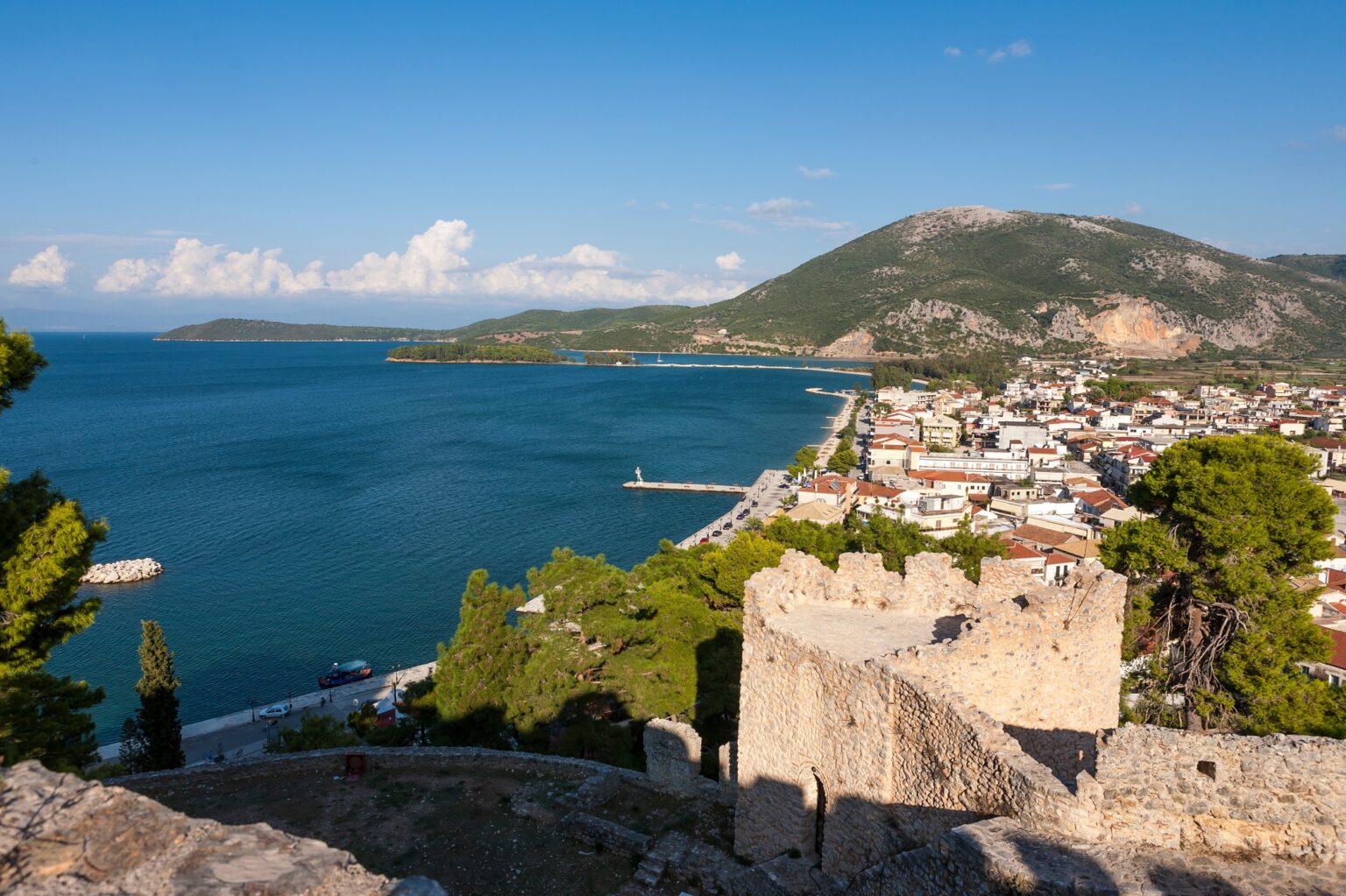 Νεράιδα: Το πανέμορφο παραλίμνιο χωριό της Κοζάνης | travel.gr