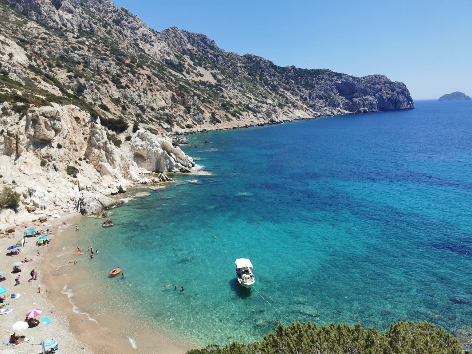 Άγιος Νικόλαος Αναβύσσου γαλάζια νερά θέα 50 λεπτά Αθήνα | travel.gr