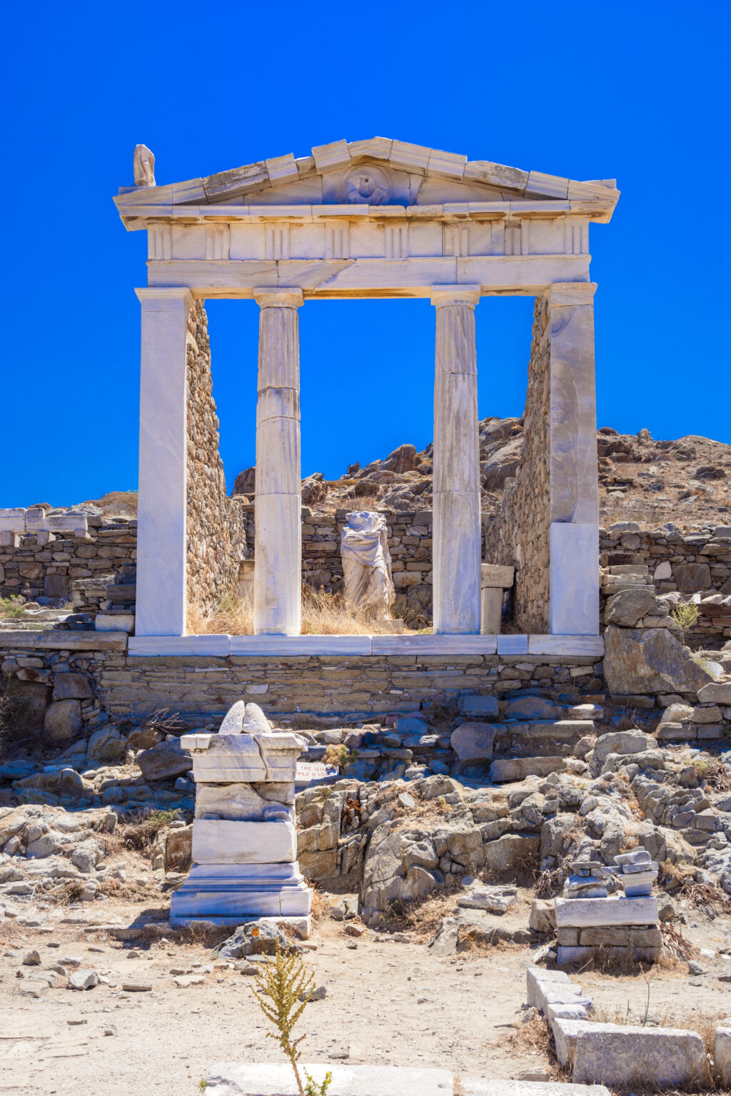 Delos one of the most important archaeological sites in Greece | travel.gr