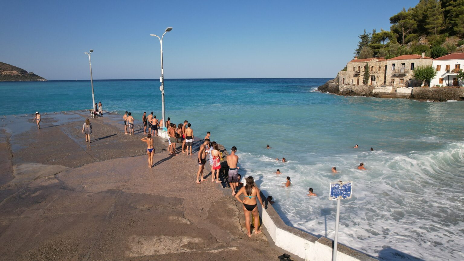 Kyparissi Unpretentious seaside jewel of the Lakonia area | travel.gr