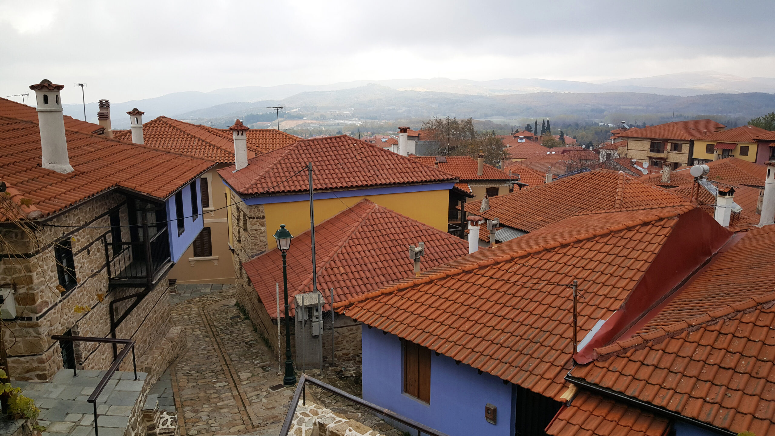 Αρναία ορεινή Χαλκιδική πασπαλόπιτα μουντοβίνα δάση | travel.gr