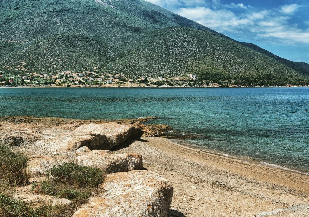 Λίγο καλοκαίρι ακόμα στα περίχωρα της Χαλκίδας - Χρυσές αμμουδιές και ...