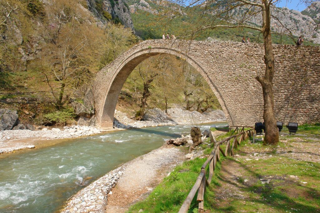 Φθινοπωρινή Ελάτη: Ταξίδι στην «Ελβετία της Ελλάδας»