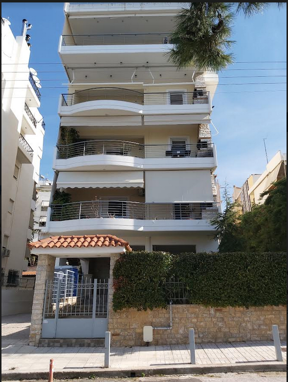 Τέσσερα ακίνητα στις προνομιακές περιοχές της Γλυφάδας, Αγ. Παρασκευής ...