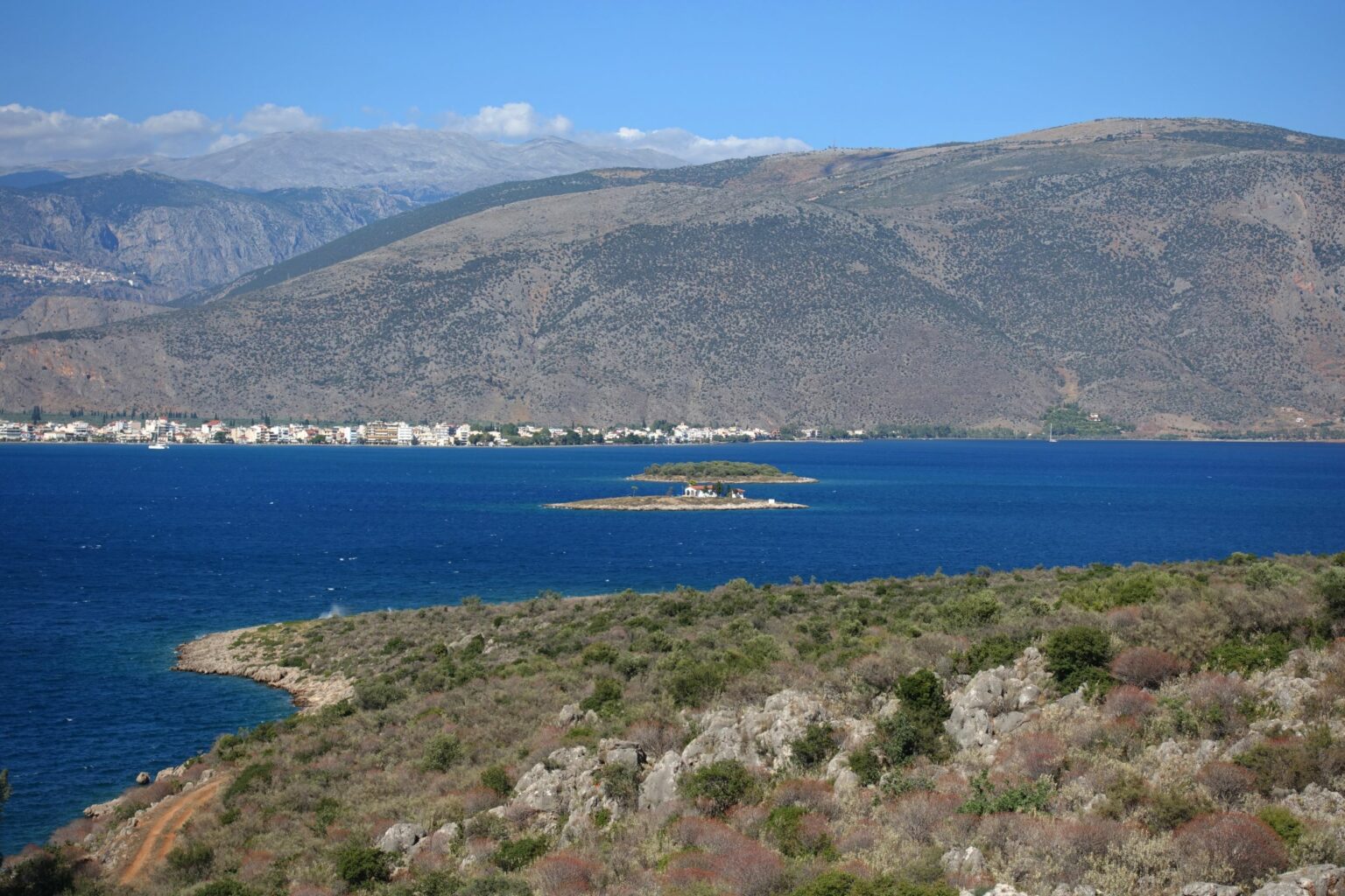 Road trip to the Fokida region’s south: Mythical Delphi, superb beaches ...