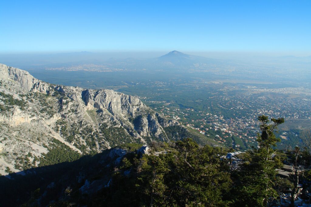 5 Πεζοπορικές διαδρομές στην Πάρνηθα | travel.gr