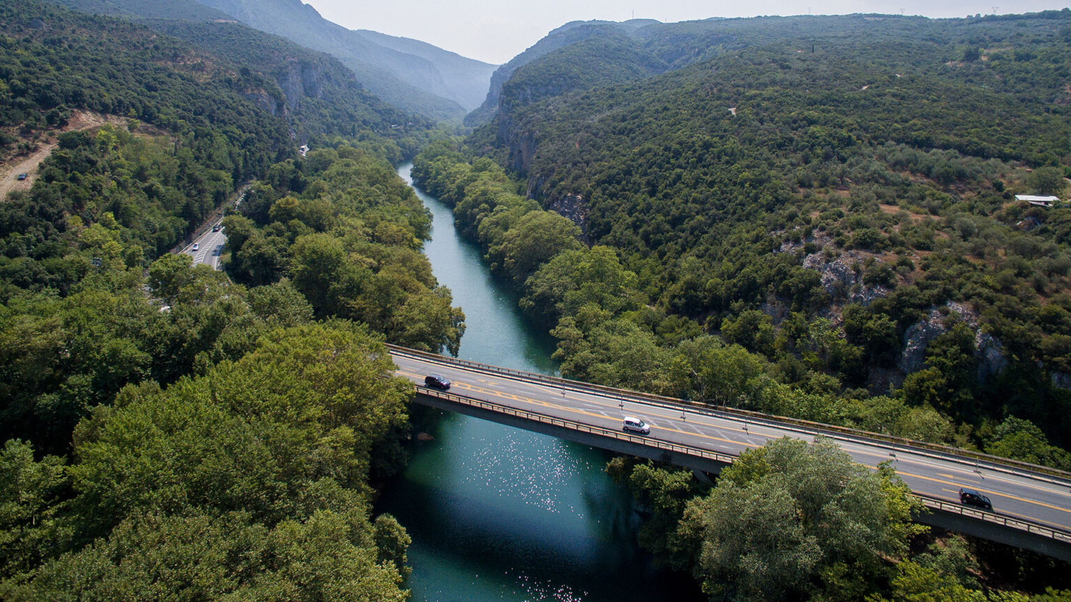 Κοιλάδα Τεμπών τόπος μυθικής ομορφιάς θυμίζει σκηνικό ταινίας | travel.gr