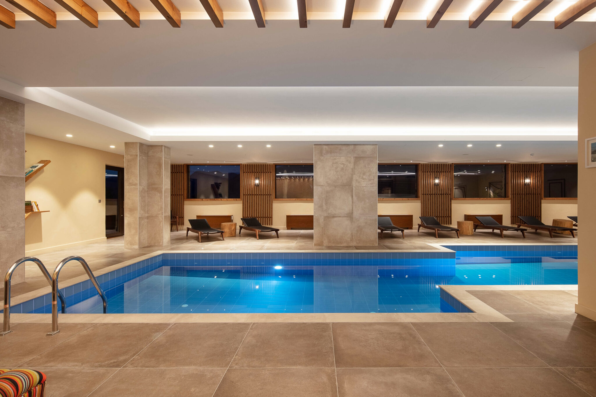 6 glam + luxury εσωτερικές πισίνες | travel.gr