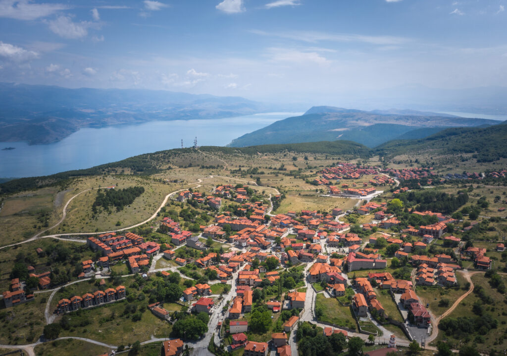 Παλαιός Άγιος Αθανάσιος : Η «Αράχωβα» της Μακεδονίας | travel.gr