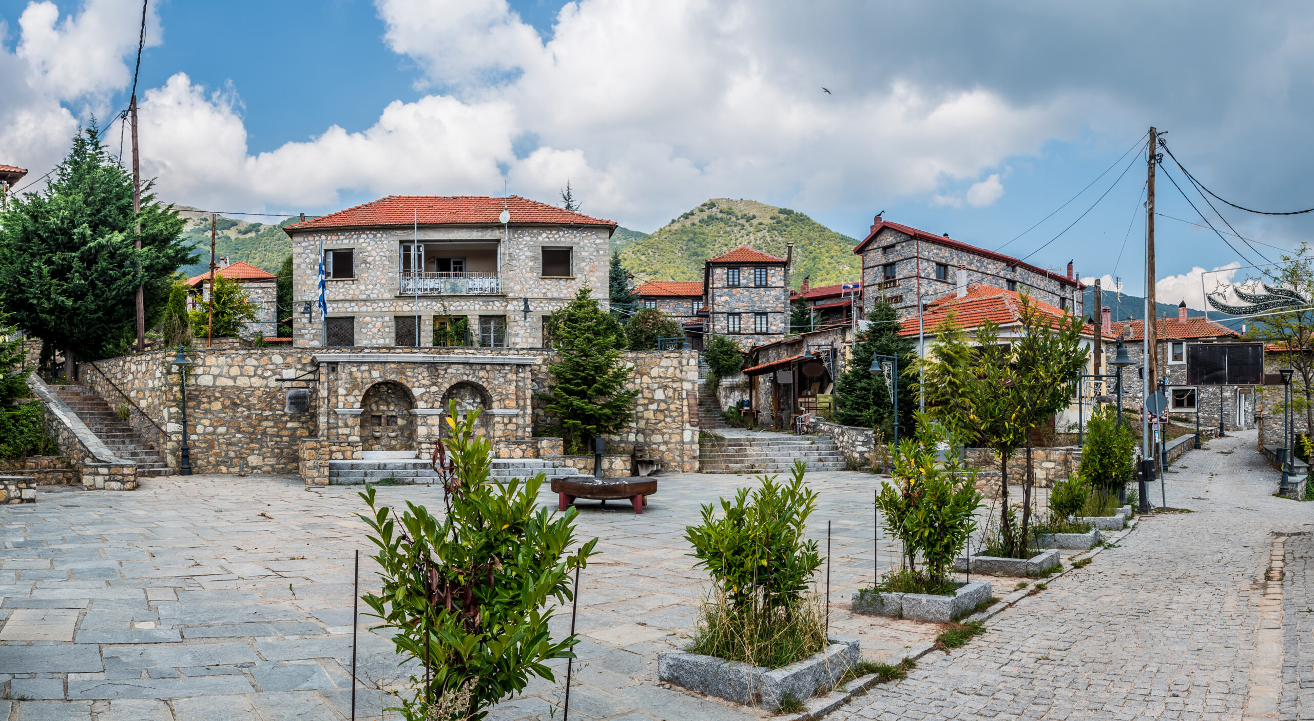 Παλαιός Άγιος Αθανάσιος : Η «Αράχωβα» της Μακεδονίας | travel.gr