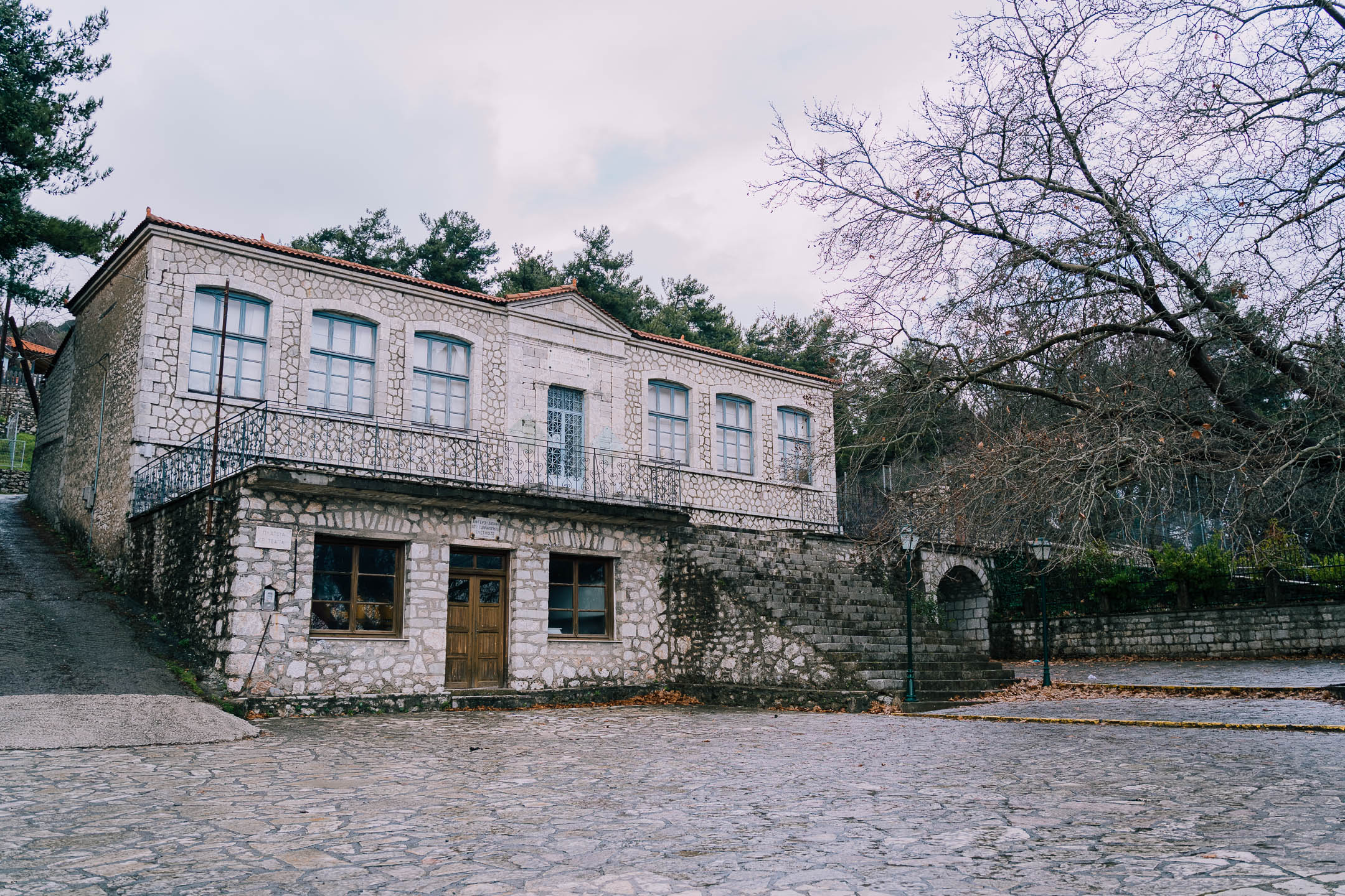 Ζάτουνα: Ο παραδοσιακός οικισμός της Αρκαδίας με τις πετρόχτιστες ...