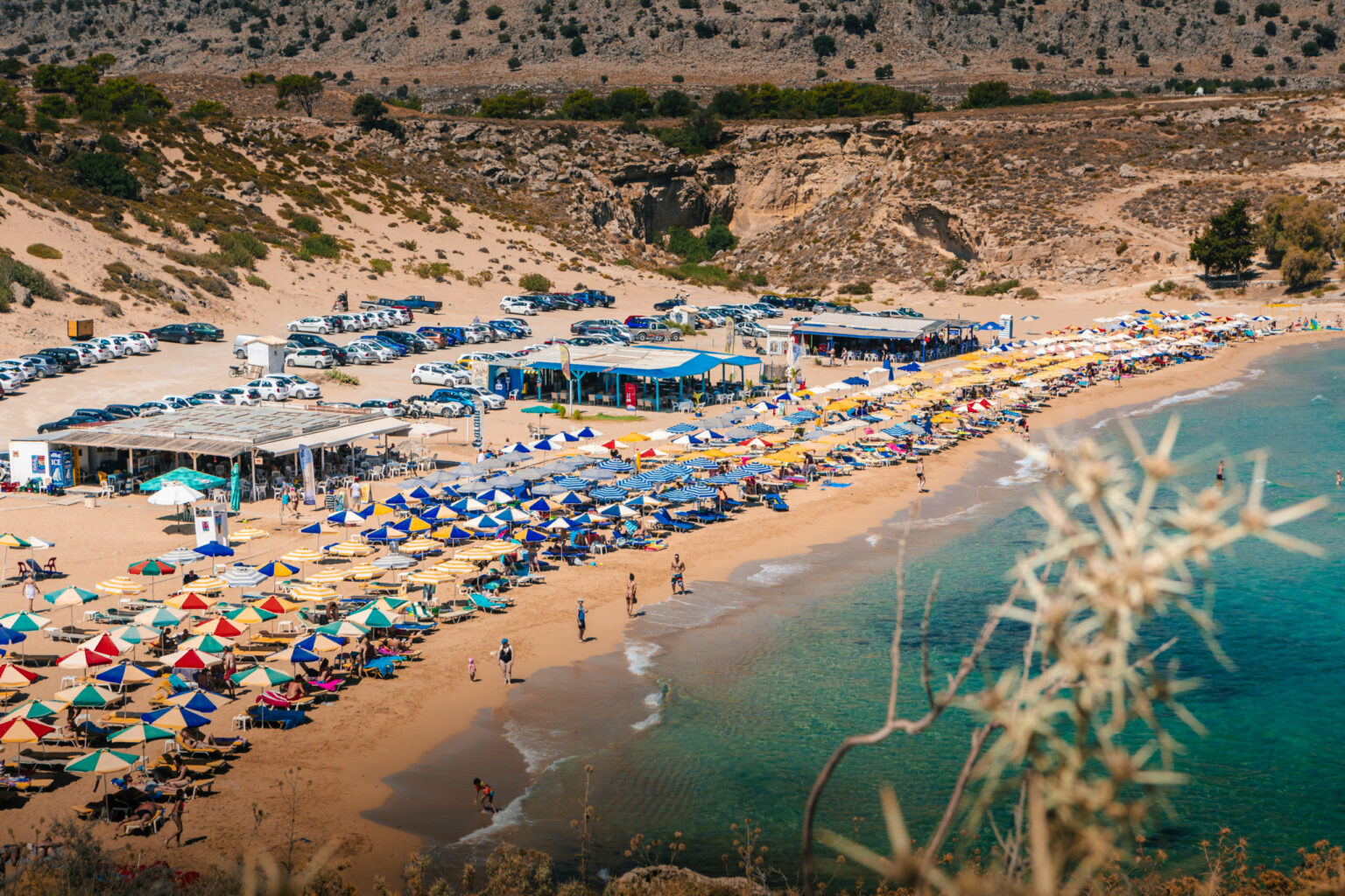 Ρόδος: Κολύμπι και διασκέδαση σε απέραντες παραλίες | travel.gr