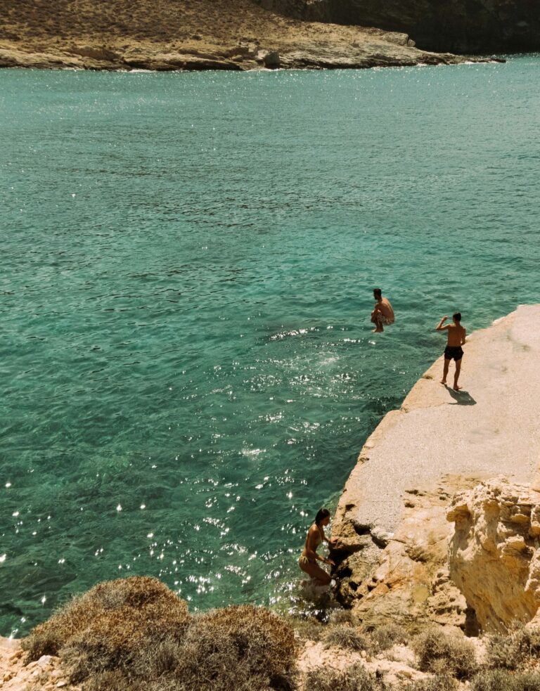 32 καλοκαίρια από τη Βαρυμπόμπη μέχρι το Παρίσι | travel.gr