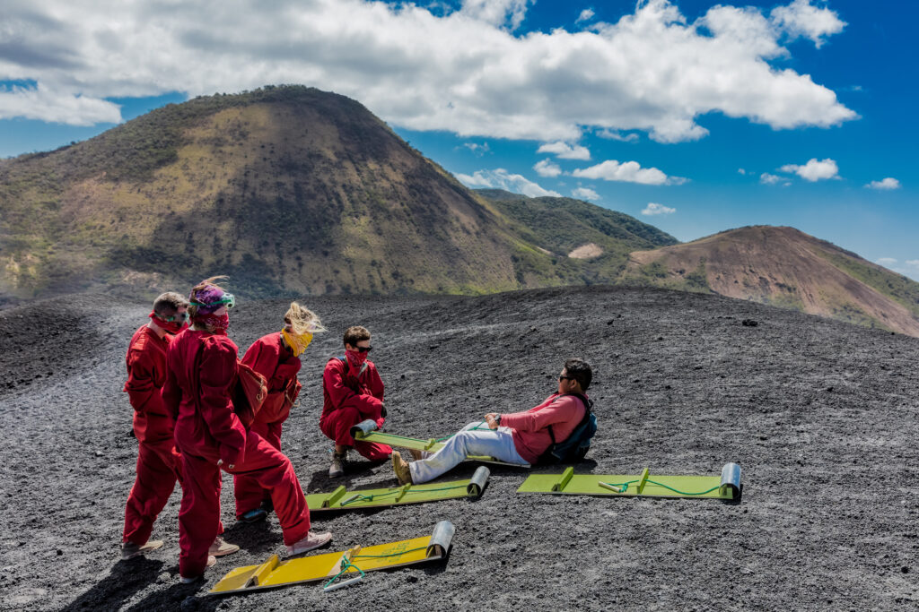 Volcano surfing: Το extreme sport στα ηφαίστεια | travel.gr