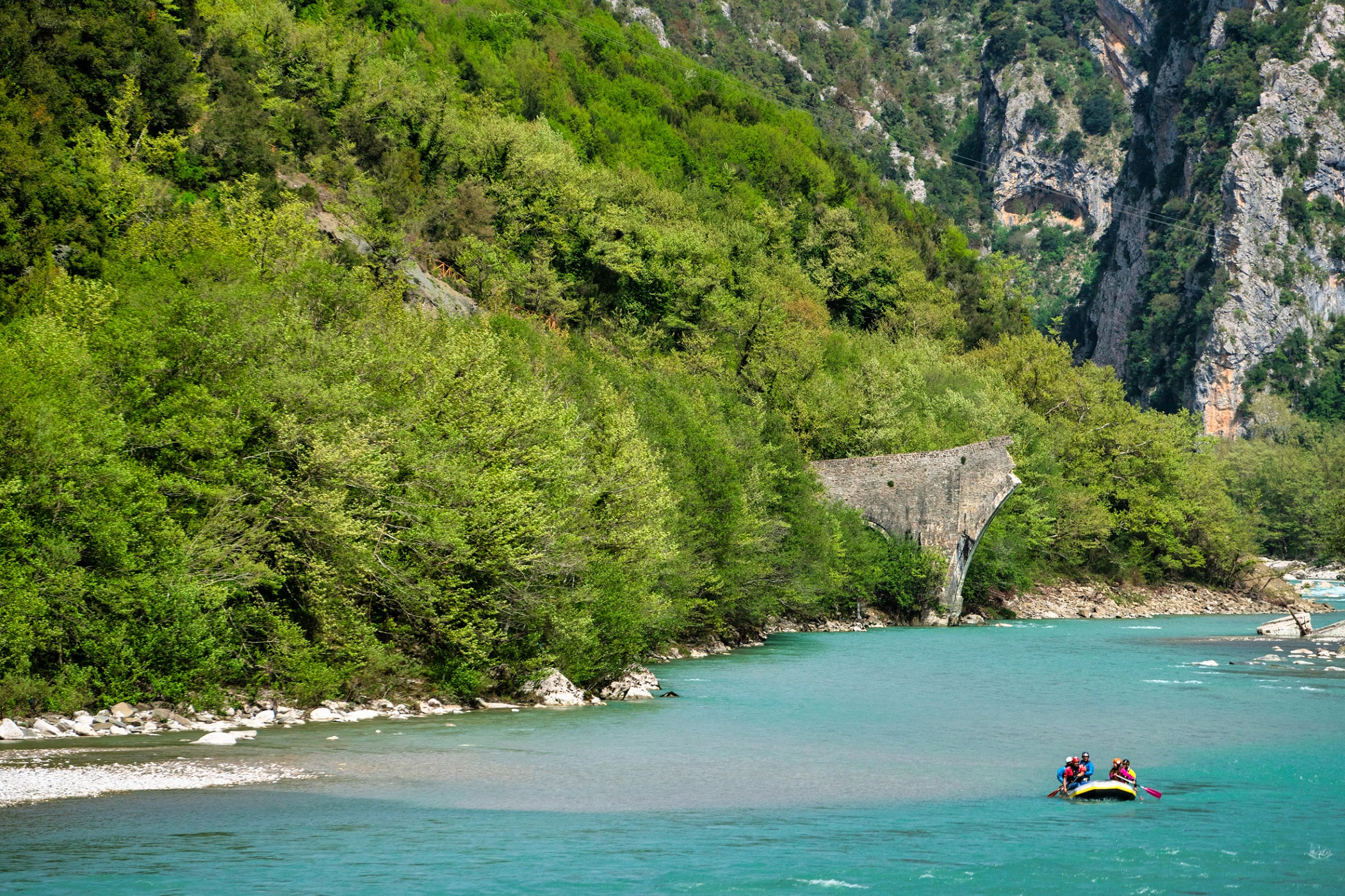 Άραχθος: Το εντυπωσιακό ποτάμι της Ηπείρου, παράδεισος του rafting