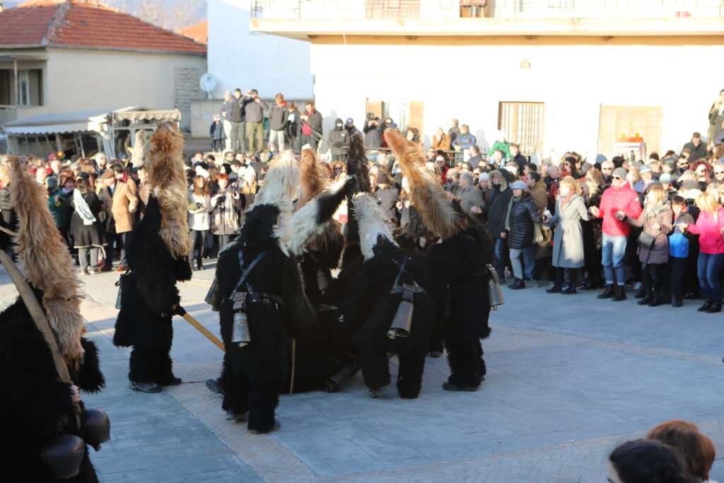 8 έθιμα των Θεοφανείων σε όλη την Ελλάδα | travel.gr