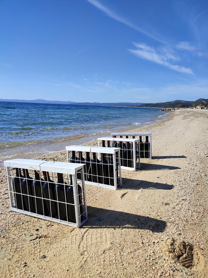 | travel.gr Μια υποθαλάσσια κάβα στη Χαλκιδική