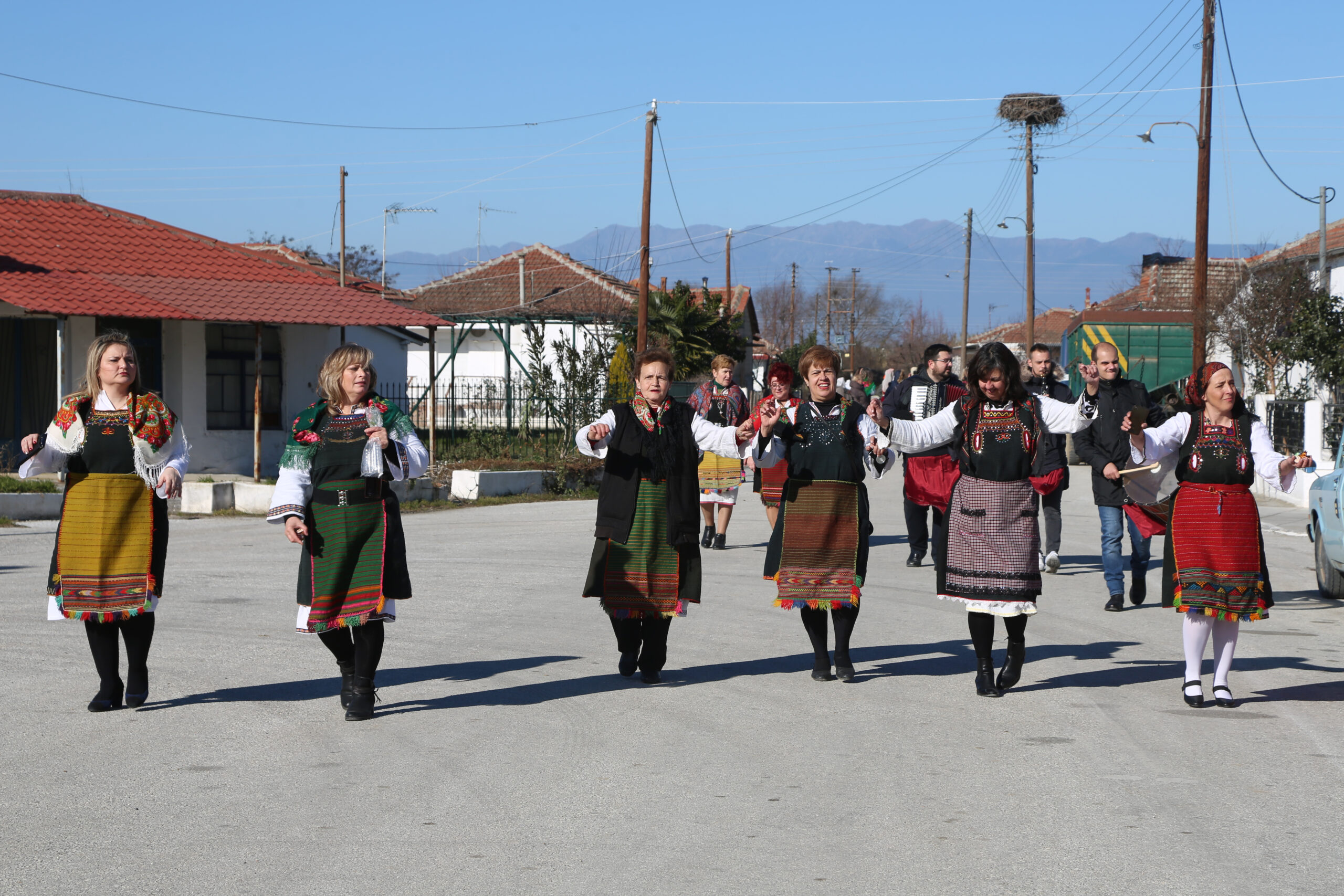 Το έθιμο της Μπάμπως Σέρρες | travel.gr