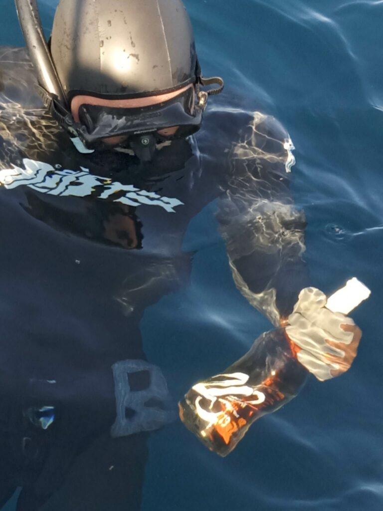 | travel.gr Μια υποθαλάσσια κάβα στη Χαλκιδική