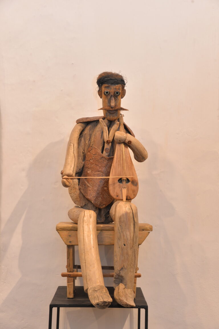 Ζανής Ρούσσας: Ο αυτοδίδακτος καλλιτέχνης της Σύρου| travel.gr