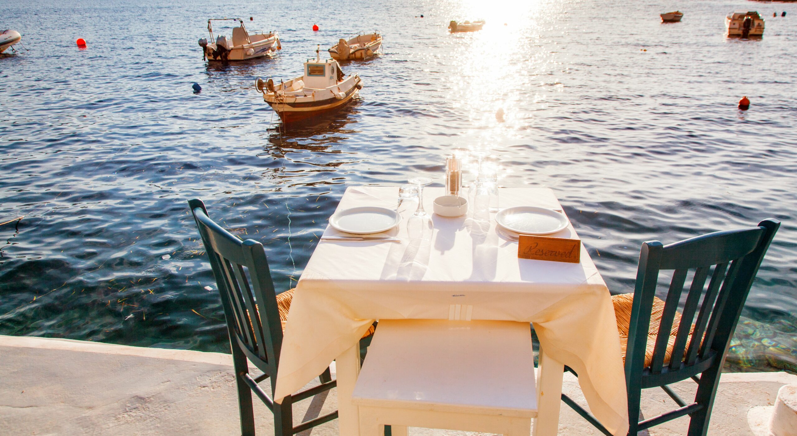 A Whirlwind Tour of Ikaria's Finest Tavernas| travel.gr