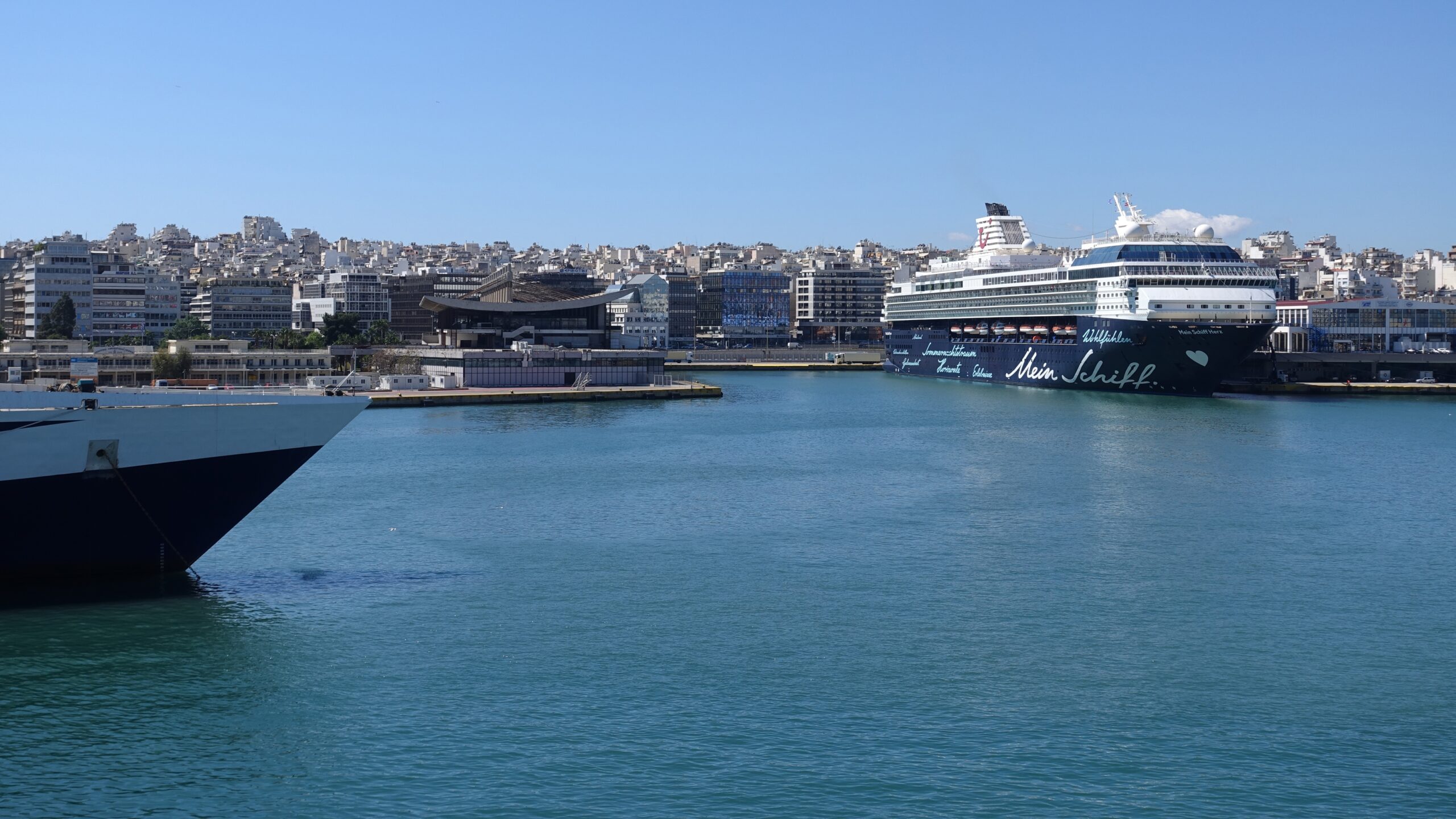 Λιμάνι Πειραιά Πρώτο κρουαζιερόπλοιο για το 2023 | travel.gr