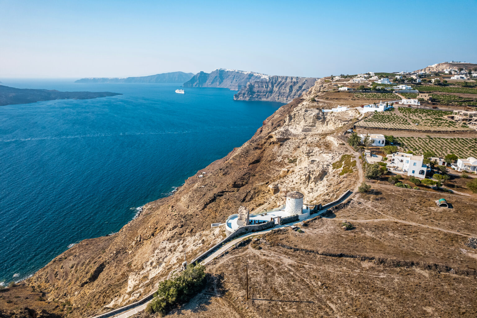 Beaches Oia and Caldera Santorini Guide| travel.gr