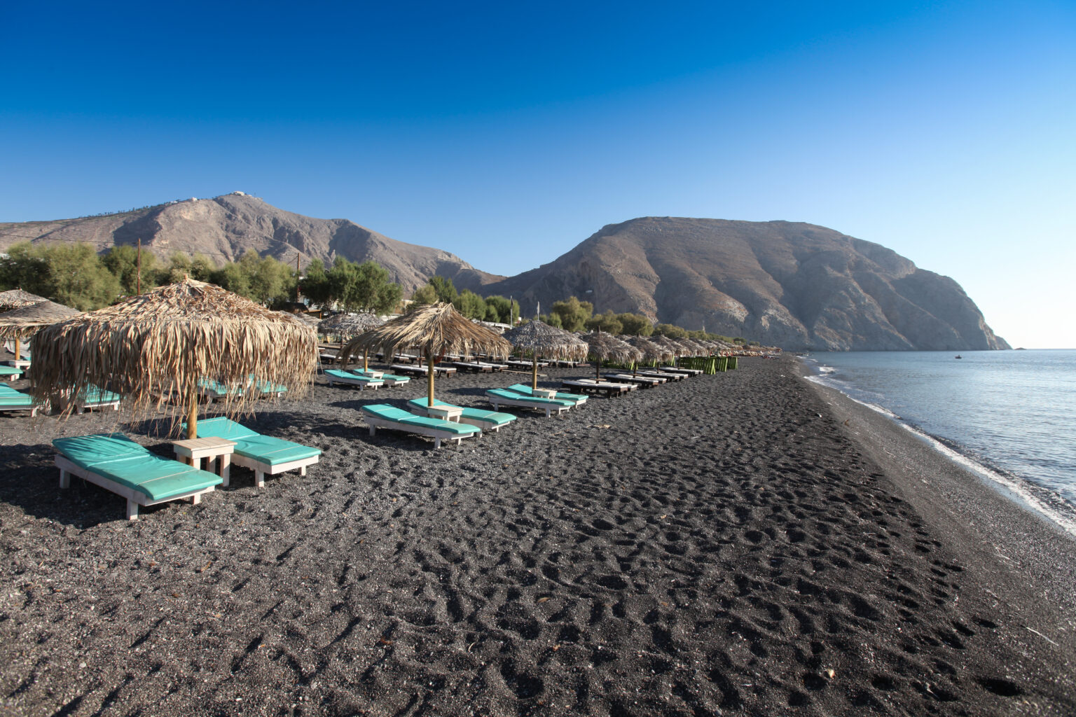 Beaches Oia and Caldera Santorini Guide| travel.gr