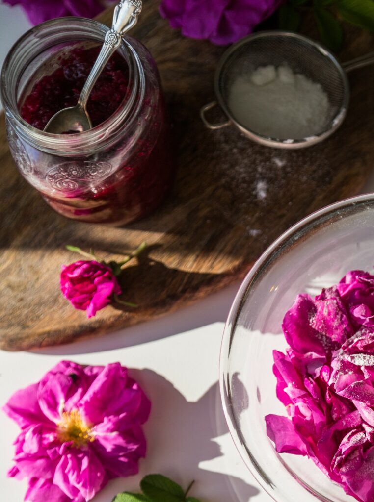 Ικαρία: Η Τζένη Μπότση μιλά για το αγαπημένο της νησί| travel.gr