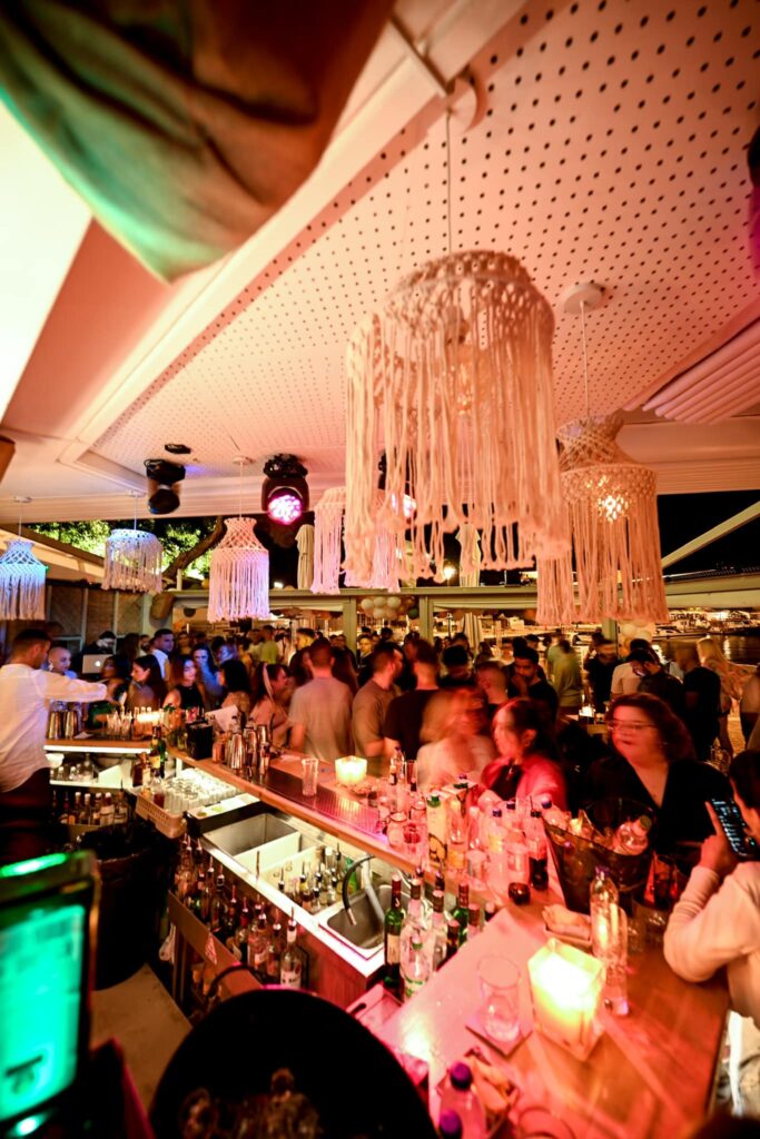 Skiathos: 10 Bars For a Great Night Out | travel.gr