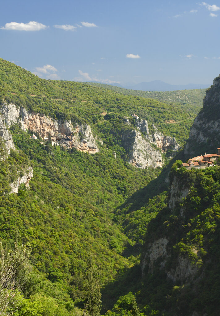 Κορυφαία ελληνικά φαράγγια που πρέπει να επισκεφθείτε| travel.gr
