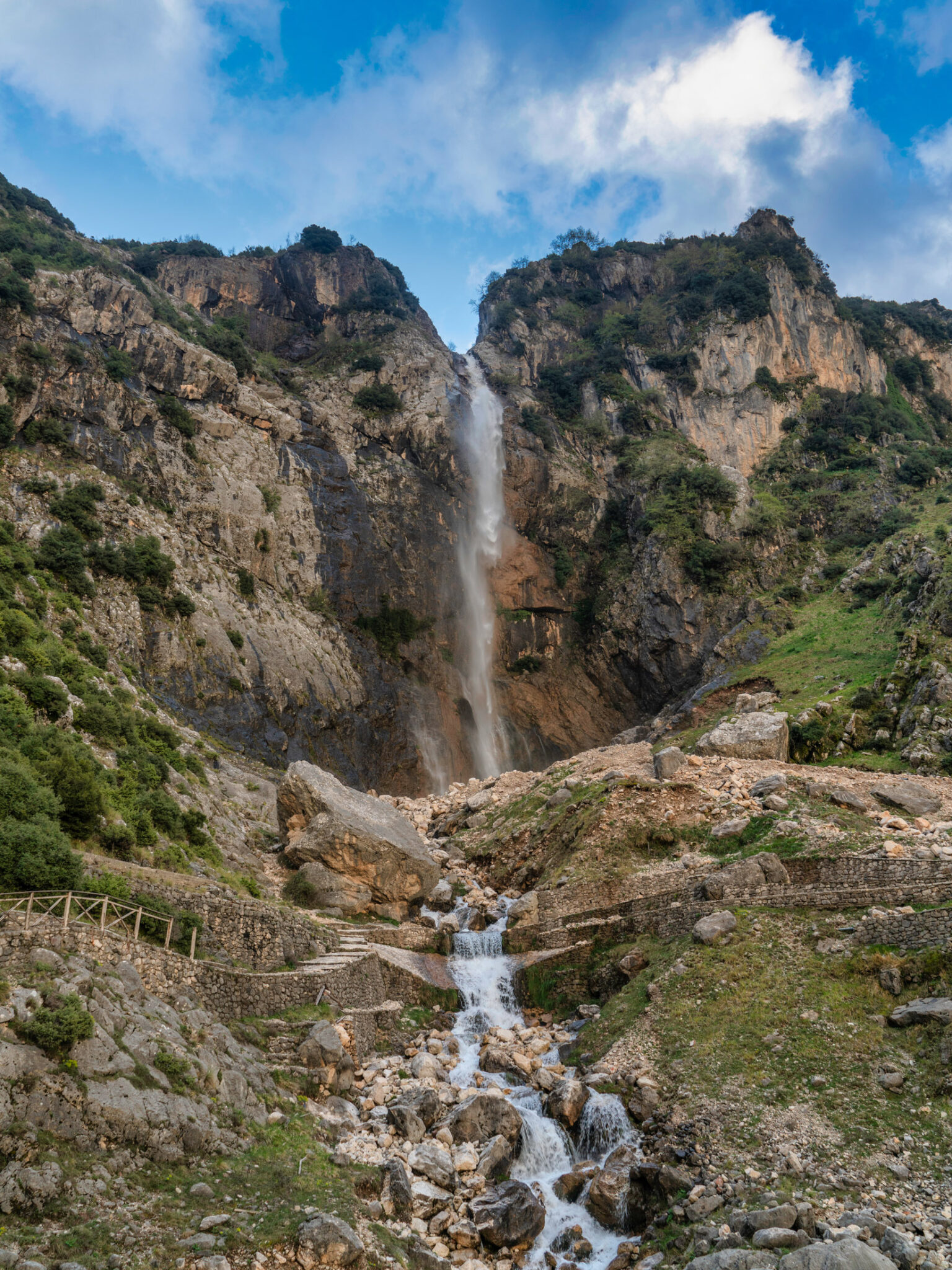 Οι δίδυμοι καταρράκτες των Τζουμέρκων| travel.gr