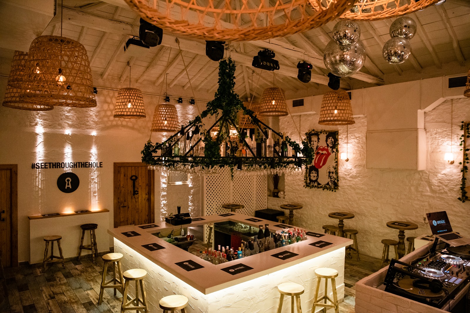 Skiathos After Dark: A Guide to the Island's Nightlife| travel.gr