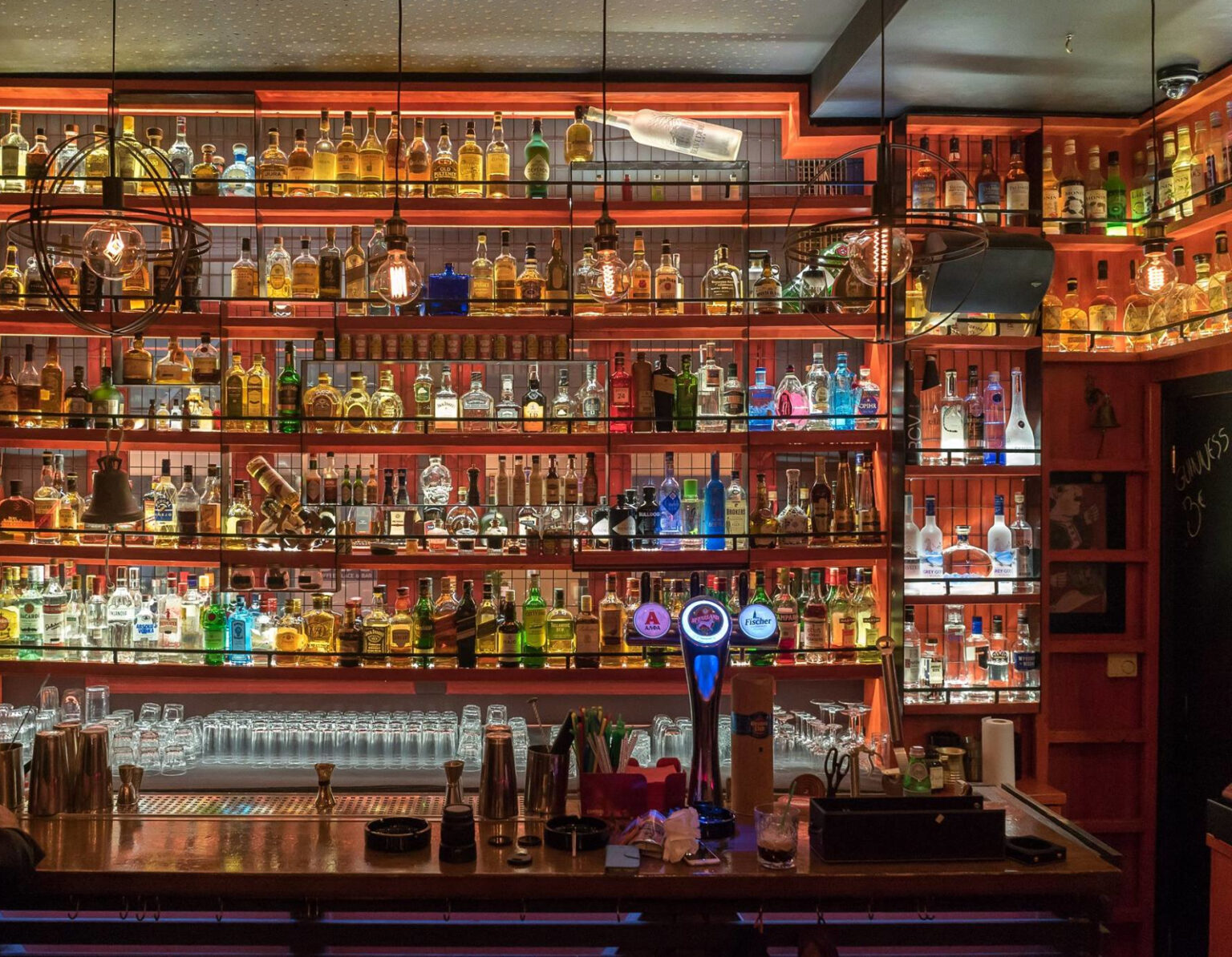 Lefkada's Vibrant Bars and Clubs: Ionian Island Nightlife | travel.gr