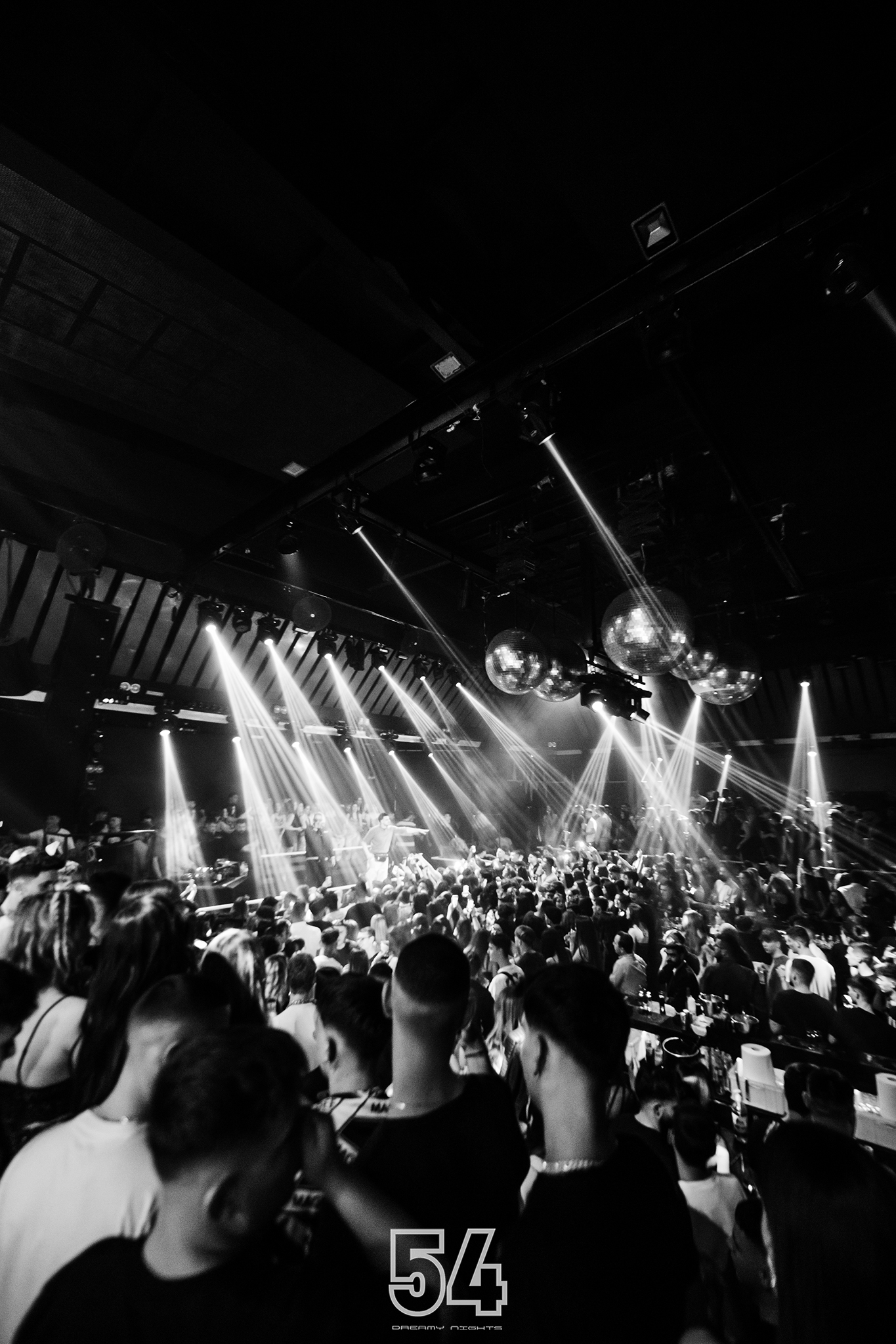 The Vibrant Nightlife of Corfu Island | travel.gr