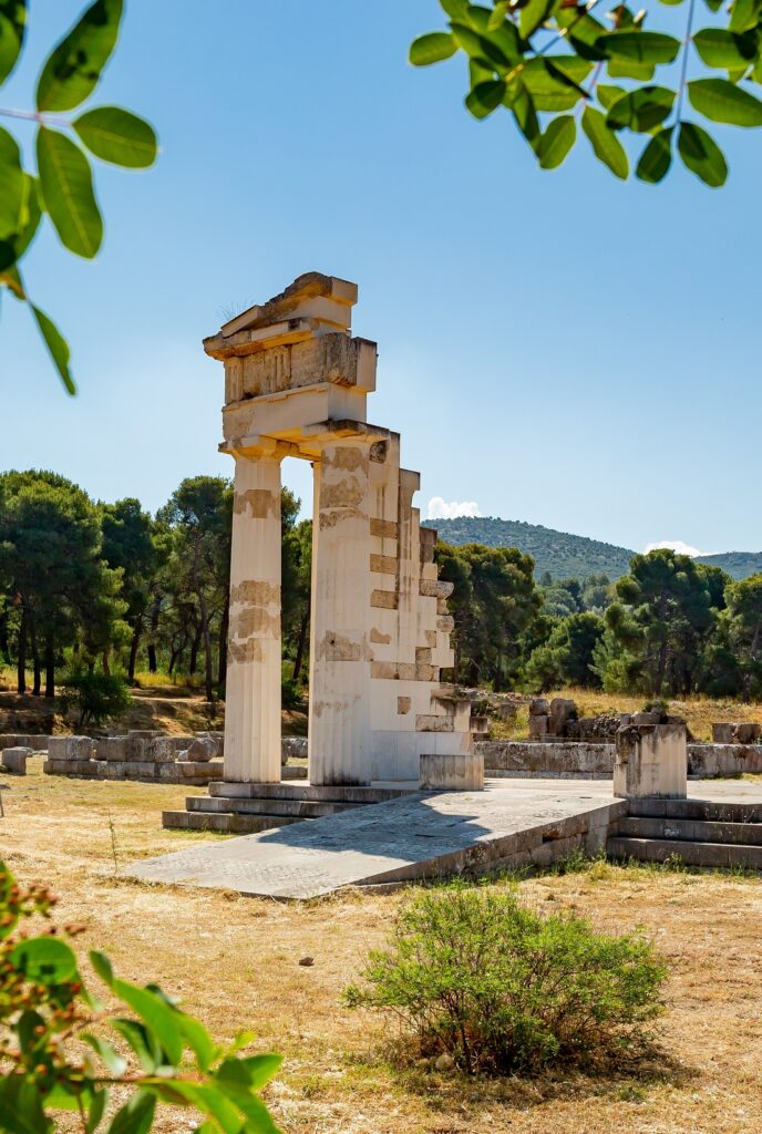 Πάχη-Κόρφος-Επίδαυρος: Ανοιξιάτικη μονοήμερη στη θάλασσα | travel.gr