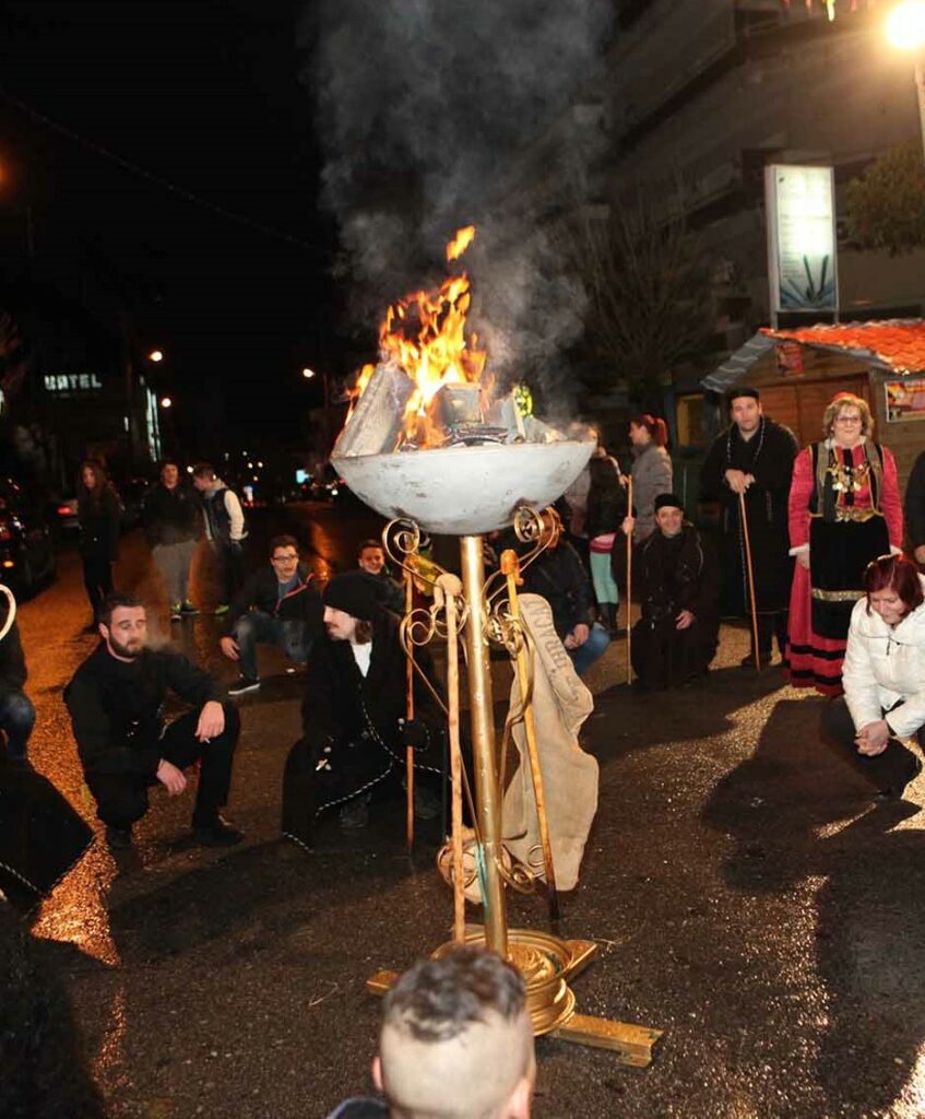 Φανοί Κοζάνης αποκριάτικο έθιμο | travel.gr