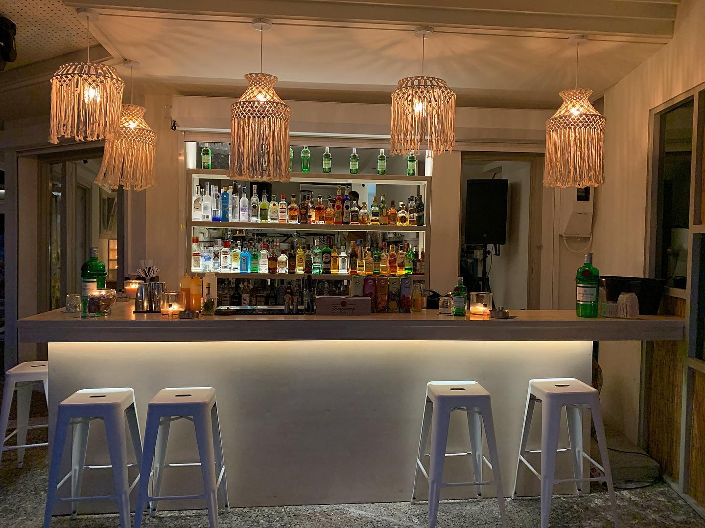 Skiathos After Dark: A Guide to the Island's Nightlife| travel.gr