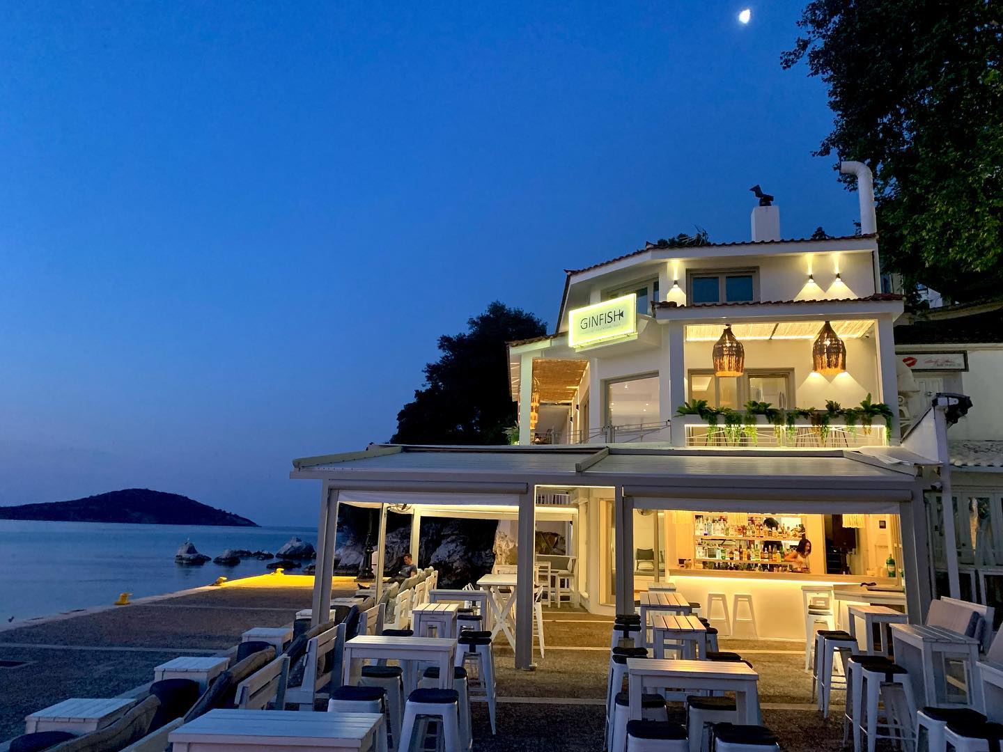 Skiathos After Dark: A Guide to the Island's Nightlife| travel.gr