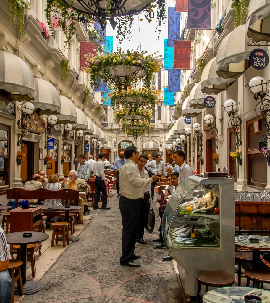 Πέρα: Μια ημέρα στην πολύβουη συνοικία της Κωνσταντινούπολης ...