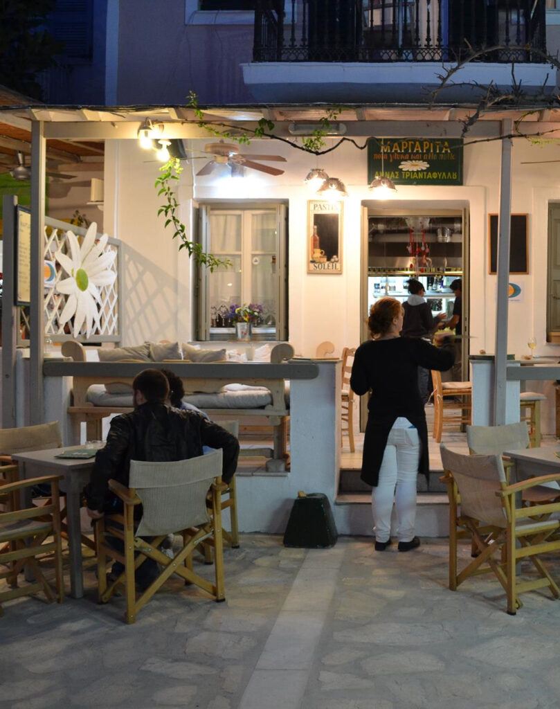 Cute and Chilled Cafes on the Island of Antiparos| travel.gr